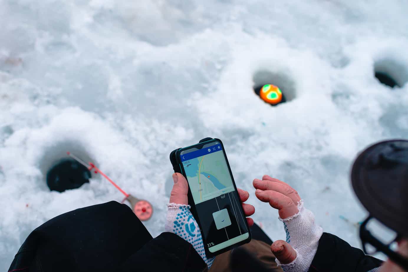 Best Ice Fishing Fish Finder: 16 Top Sonar Units Reviewed [2022]